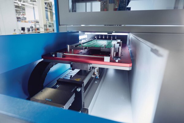 Stand-alone depaneling machine